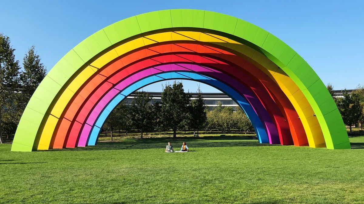 アップルパークの象徴的なアーチェリーは神秘的に姿を消しました